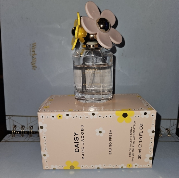Marc Jacobs | Other | Marc Jacobs Daisy Eau So Fresh With Pink And ...